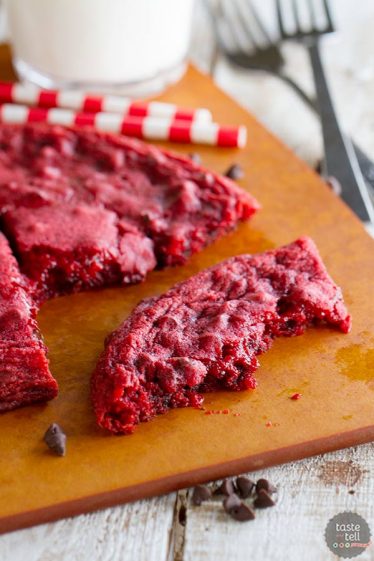 Red Velvet Cookie Pie - Taste and Tell